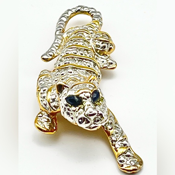 Unmarked | Jewelry | Creeping Panther Pin Brooch Black Stone Eyes ...